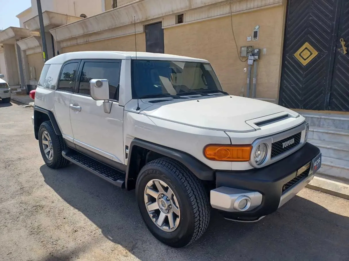 Toyota FJ Cruiser for sale: SAR 138,500 - 178,000 KM, 2022 | CarSwitch
