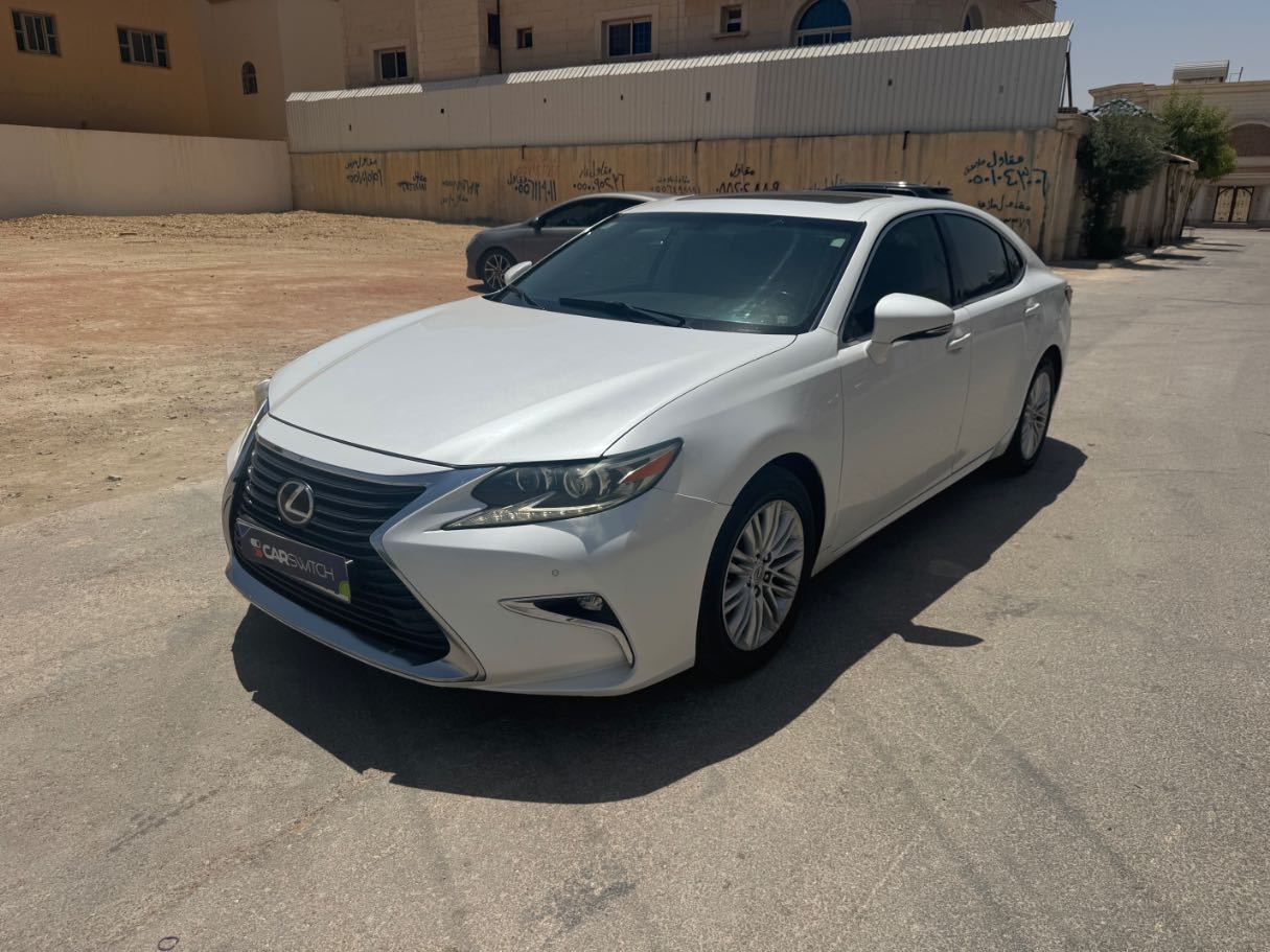Lexus ES350 for sale: AED SAR 89,500 - 220,793 KM, 2018 | CarSwitch